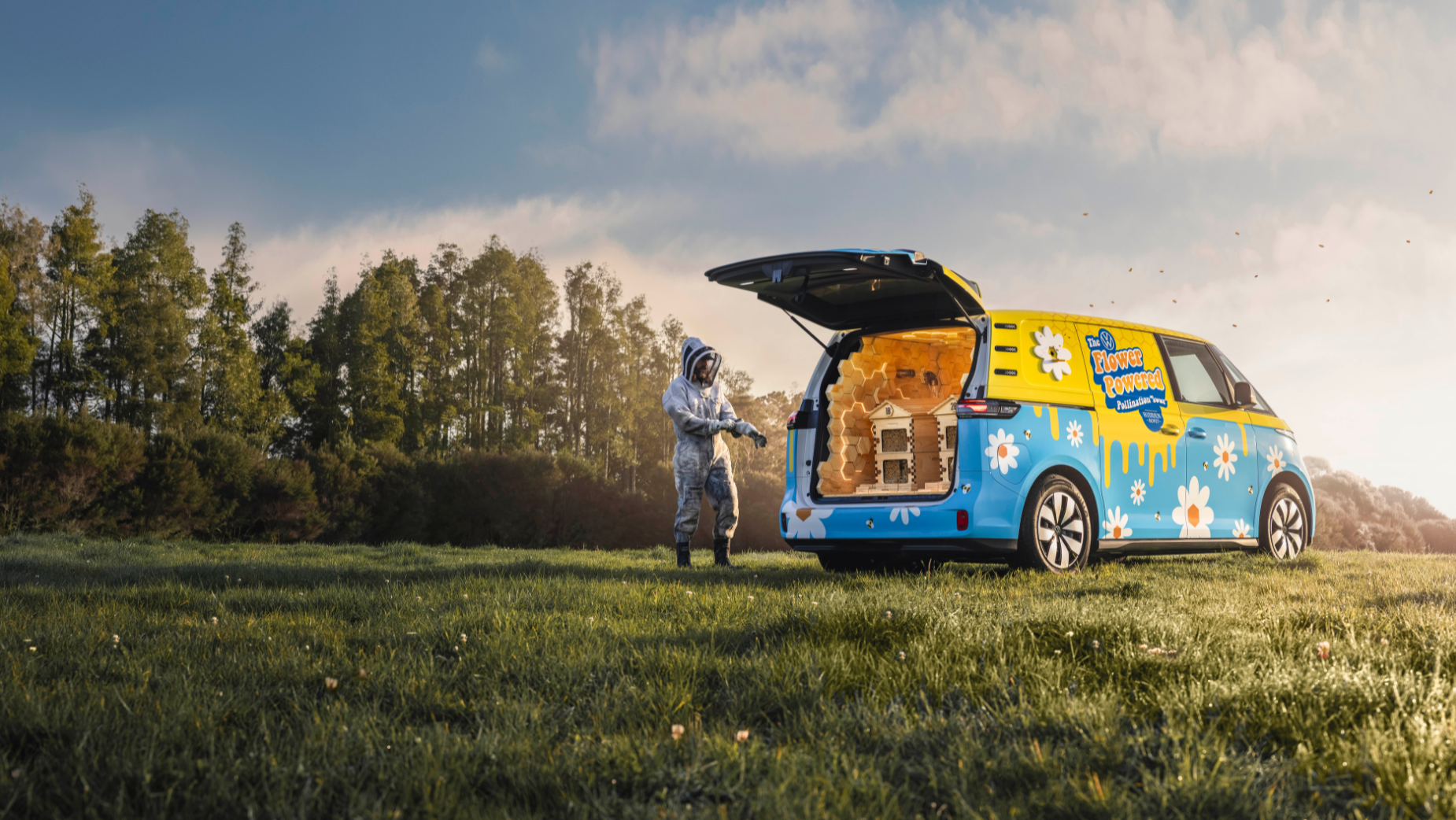 120,000 Bees Given A Ride Around New Zealand In Volkswagen's Mobile ...
