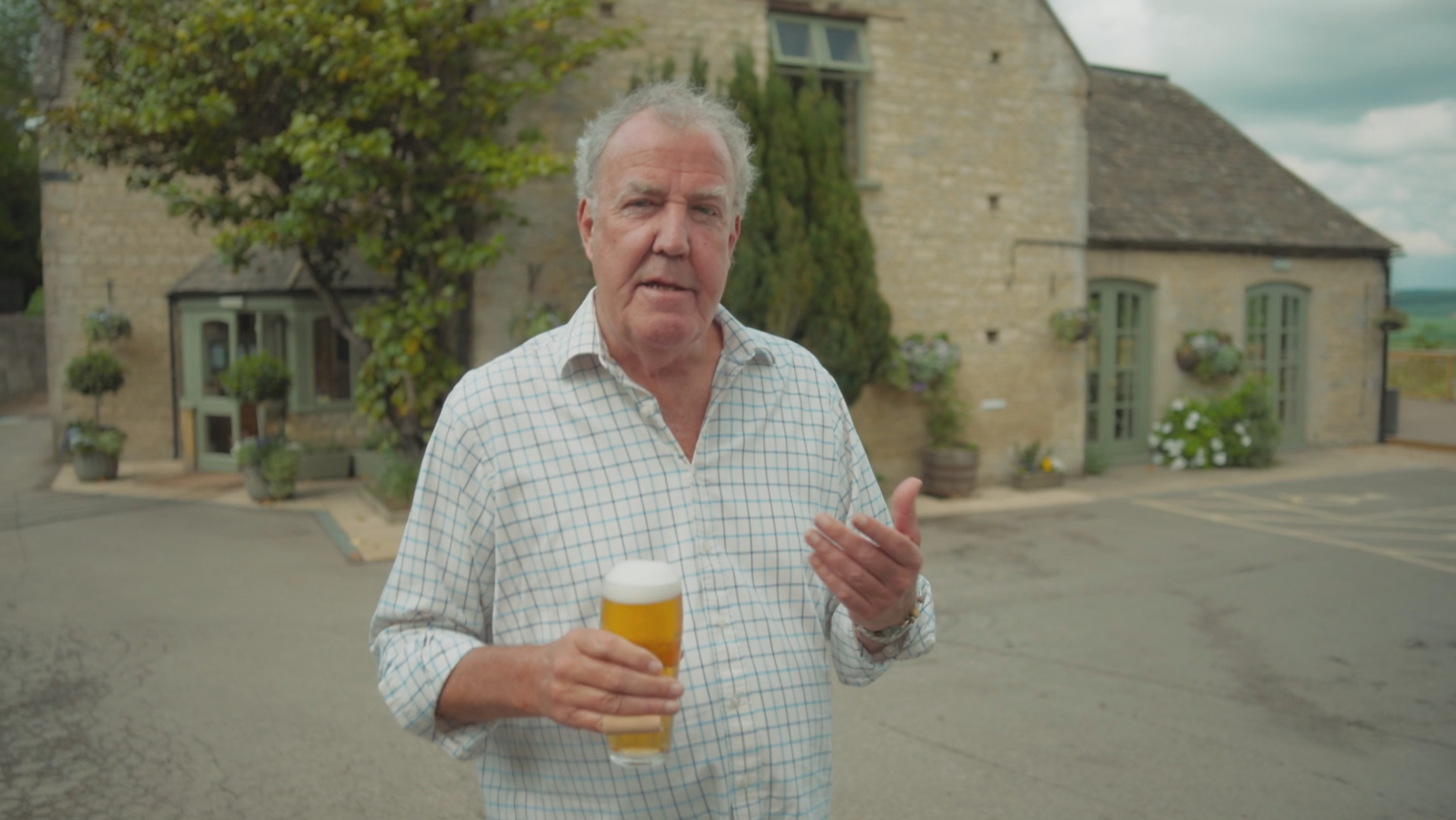 How to Turn a Field of Farmers Into the Hawkstone Choir | LBBOnline