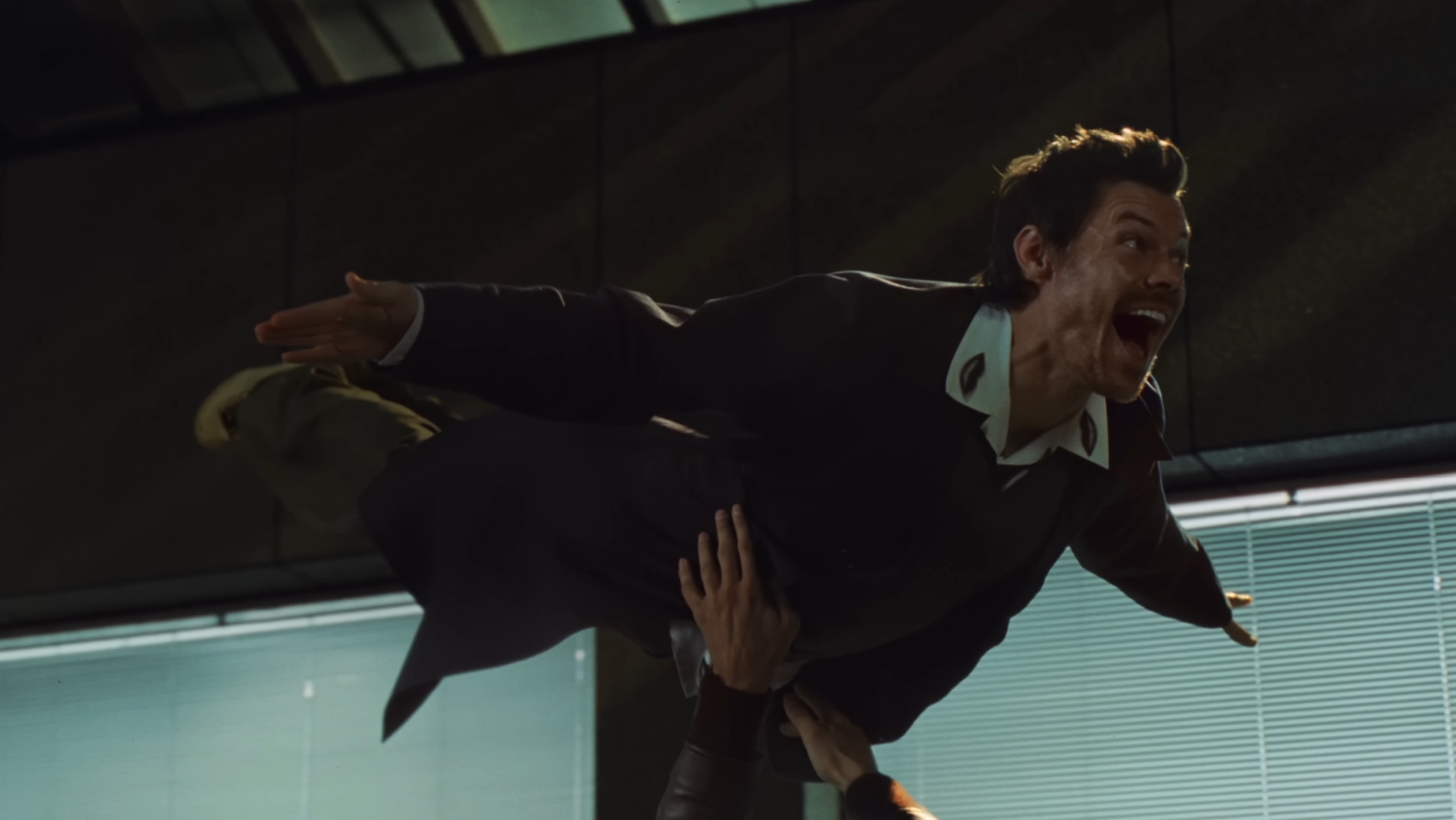 Harry Styles Goes Dirty Dancing in Hotel Stalker Skirmish for ‘Aperture ...