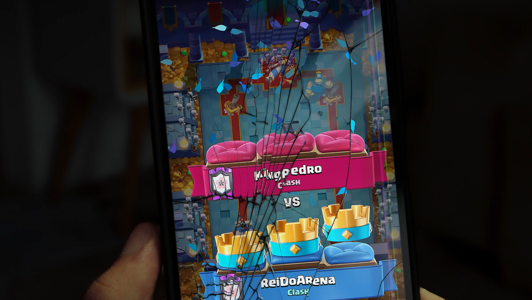 Clash Royale Celebrates Mobile Gamers Who Play on Cracked Screens ...