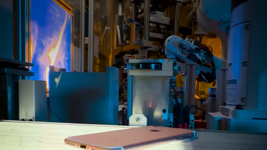Apple Introduces Daisy the Innovative Recycling Robot to Celebrate ...