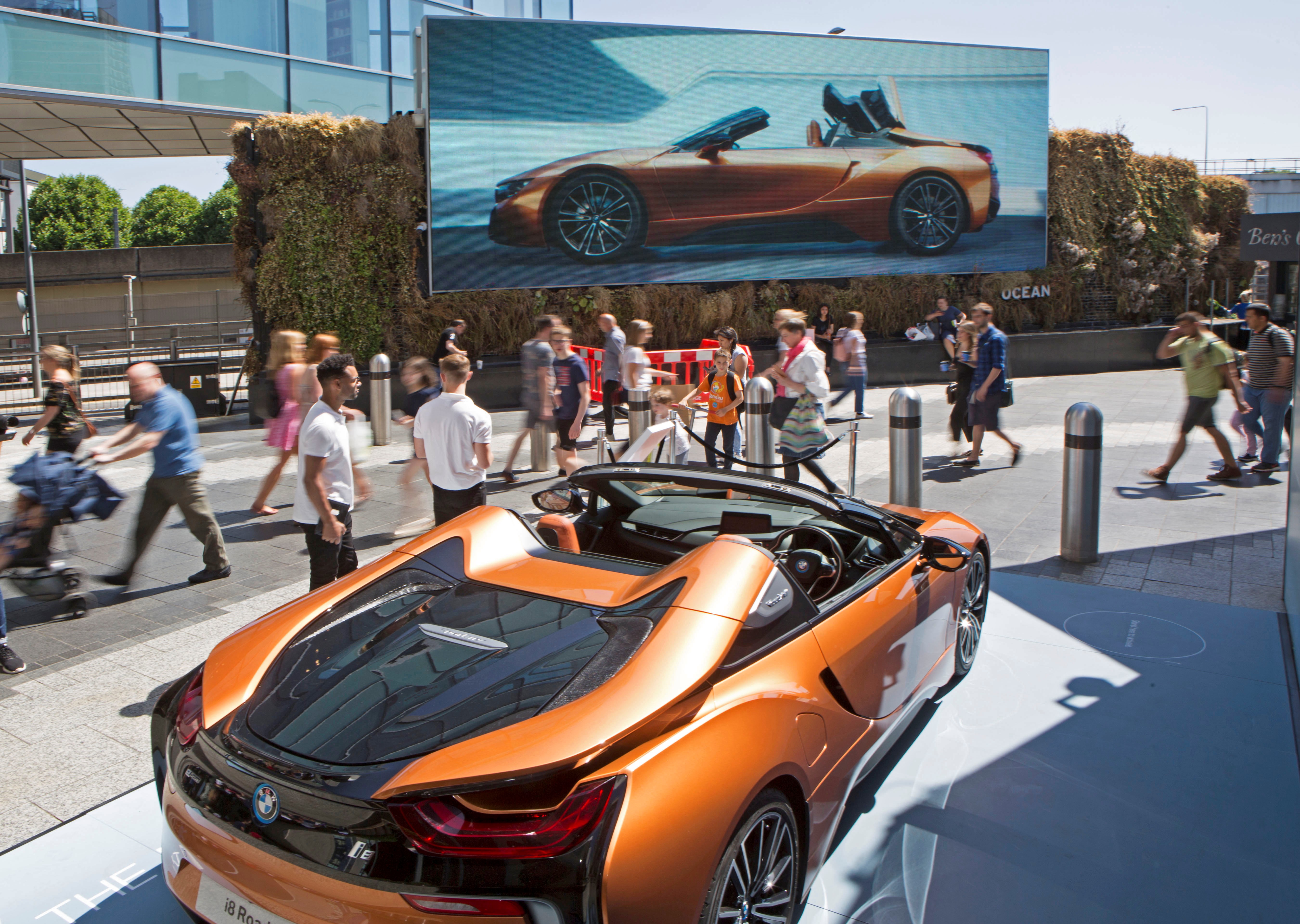 BMW Celebrates Its Eco-Friendly Showstopping Supercar with Outdoor ...