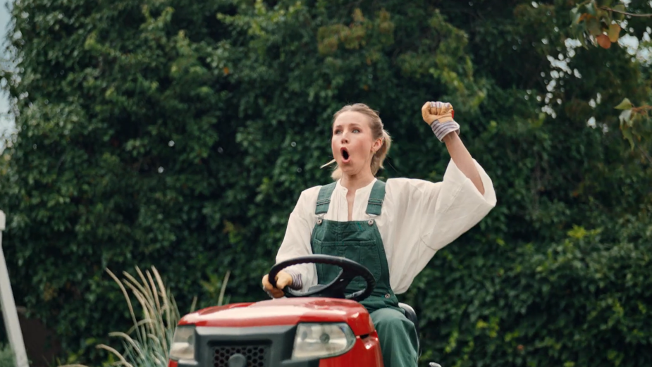 Kristen Bell and Dax Shepard Hilariously 'Hooold' Out for a Better Deal ...