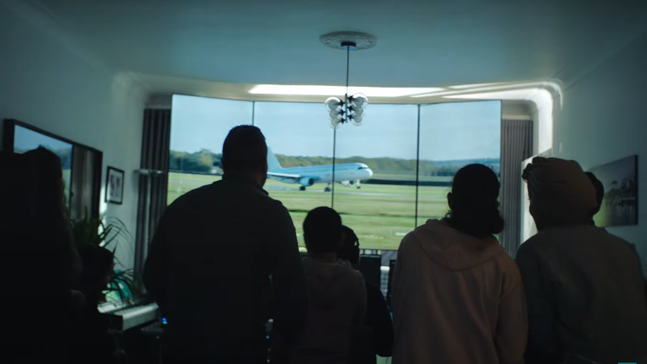 EE Makes History Landing a Plane Powered by EE Full Fibre Home ...