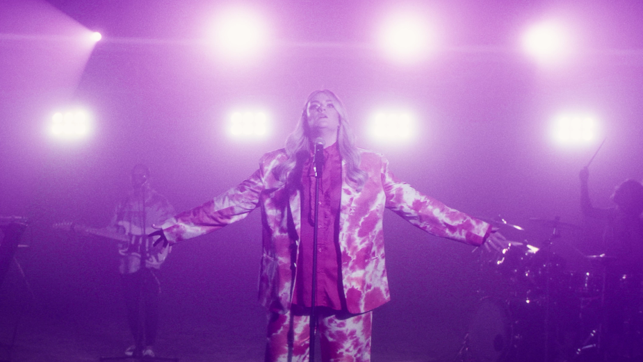 Grace Davies Paints with Light in Epic Performance for Latest Music ...