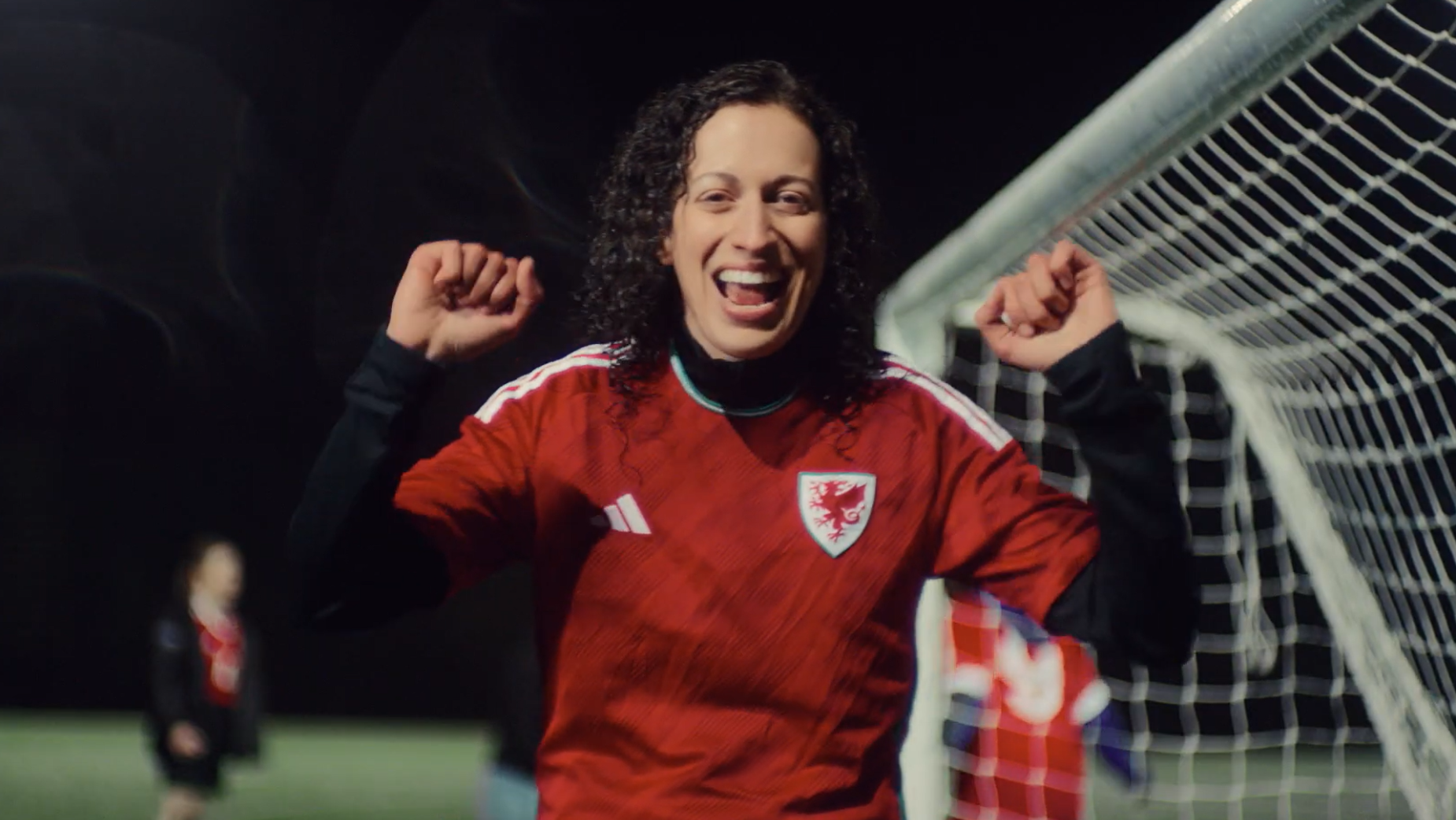 EE Teams up with Mary Earps and Bukayo Saka to Help the Nation Learn ...