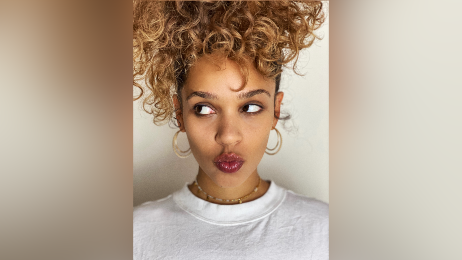 Izzy Bizu Announced for Saatchi & Saatchi New Creator's Showcase: The ...