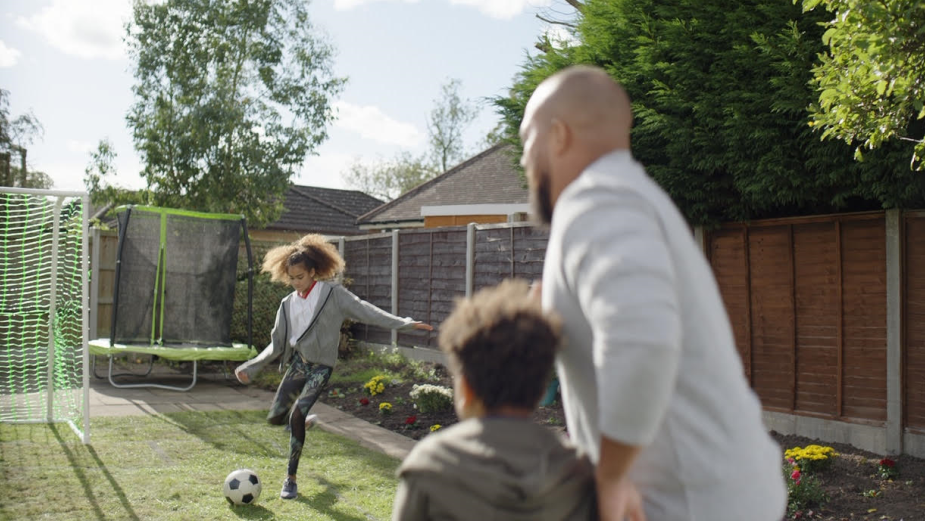 Screwfix Shows Families How to Enjoy Football from Home in New Sky ...