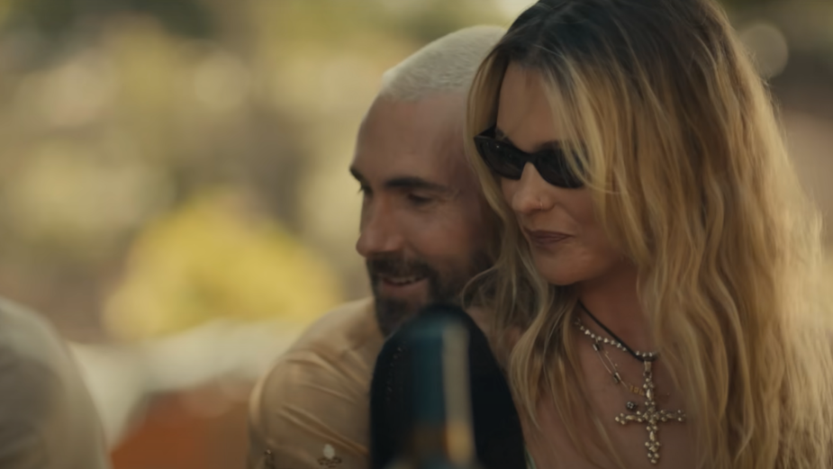 Maroon 5 Keep Family Close in Documentary Style Video for 'Middle ...