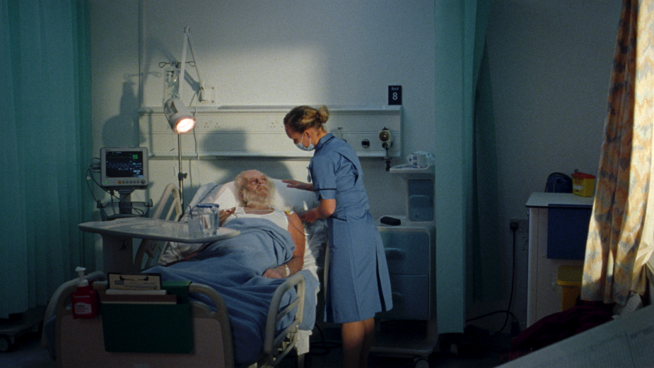 Unassuming Santa Gives Back the Greatest Gift of Kindness for NHS ...