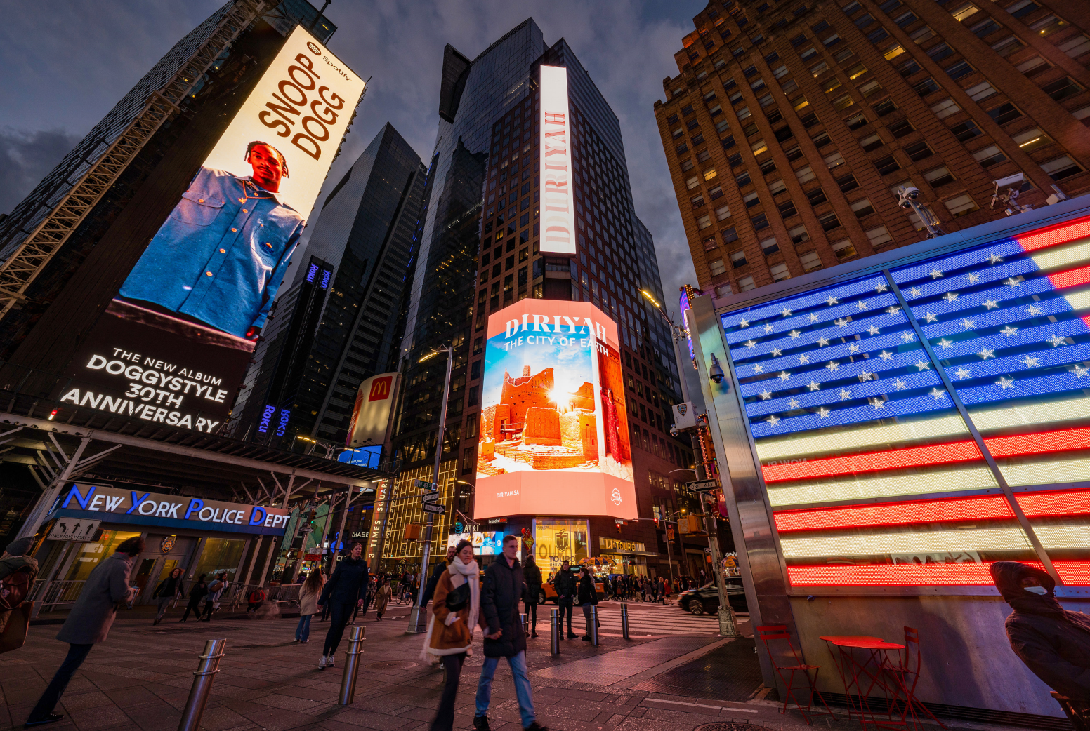 Diriyah Evokes the City of Earth with First Ever Transatlantic OOH Showcase | LBBOnline