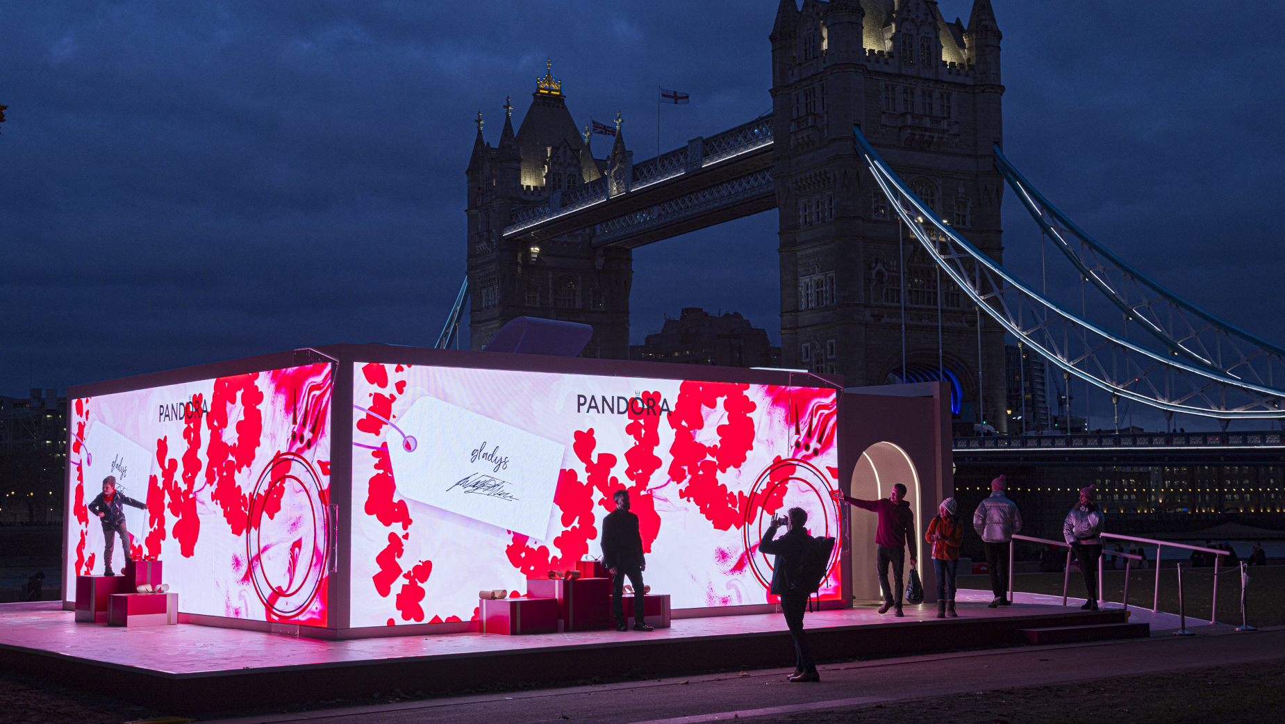 Pandora Unveils 'Art of Loves' Experiential Pop Up on London's South ...