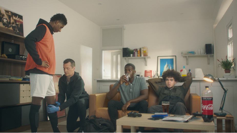 Footy Fan Congratulates Harry Kane from His Sofa Ahead of Premier ...