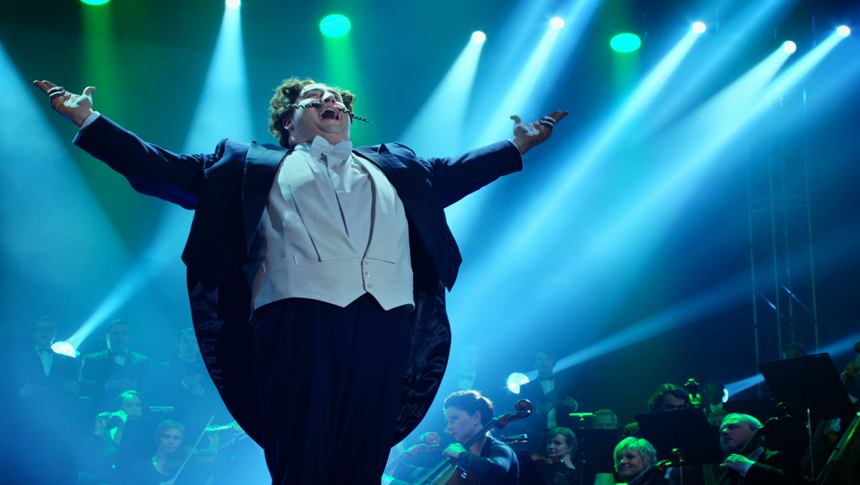 Gio Compario Returns to the Stage for New GoCompare Campaign | LBBOnline