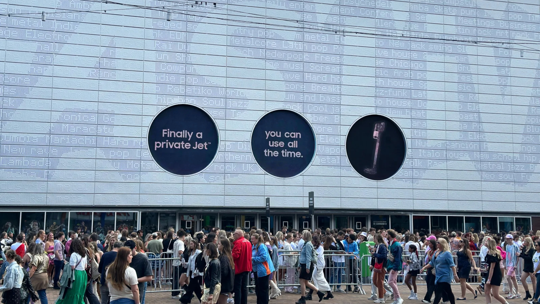 Samsung Amsterdam Offers Taylor Swift a New Kind of Private Jet | LBBOnline