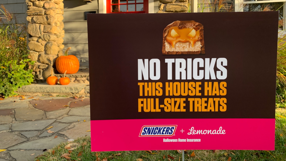 Snickers Helps Homeowners Avoid Halloween Mischief with Full Size Bars ...