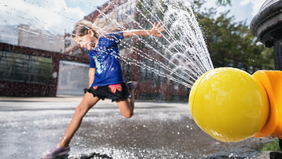 These Splash Spots Turn New York City Fire Hydrants into Mini Water ...