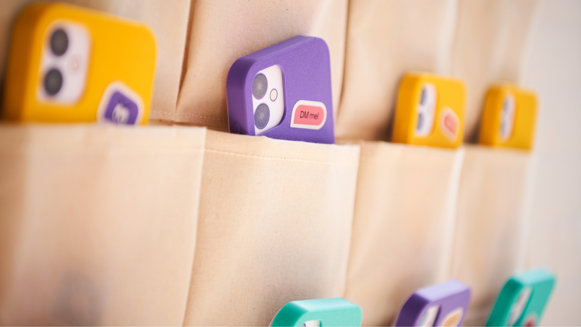 ‘Het Telefoonboekje’ (The Phone Book) Helps Children Rediscover the Joy of Reading | LBBOnline