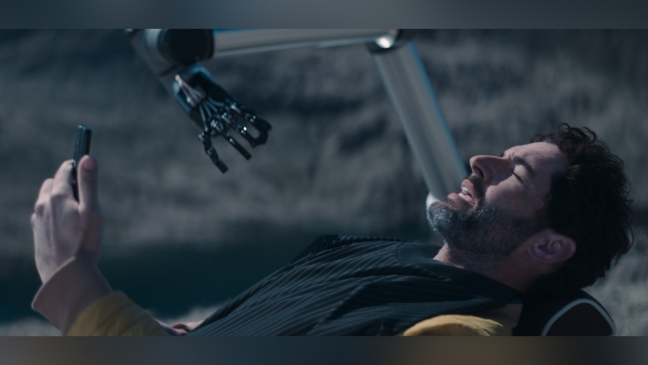 Cut-Throat Creative: How EE Proved Themselves by Giving Tom Ellis a ...