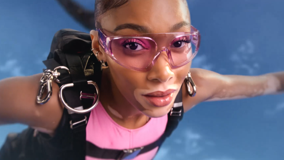 Winnie Harlow Defies Gravity for Maybelline New York’s Sky High Mascara ...