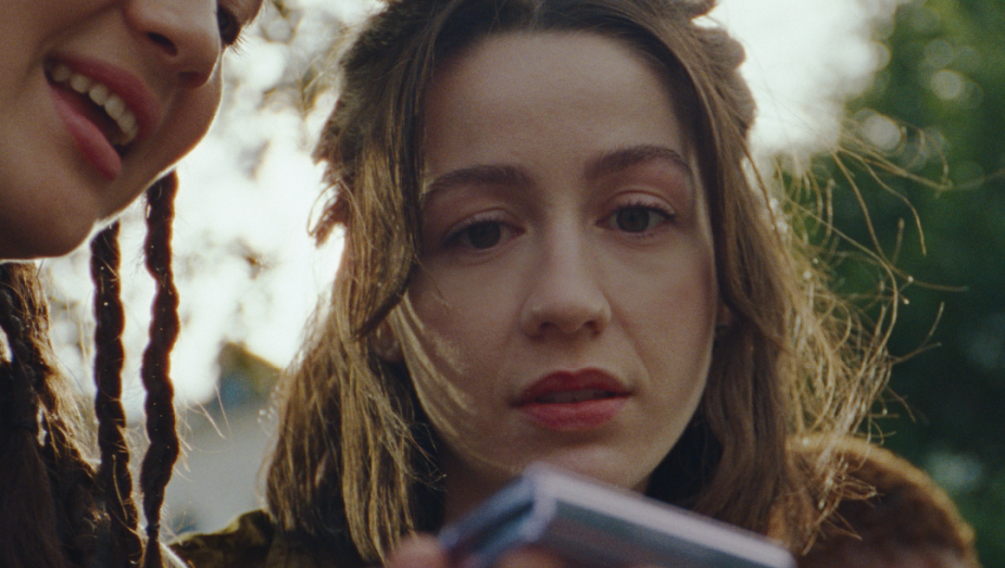 Samsung Unveils Disruptive Global Campaign to Challenge Users to ‘Join the Flip Side’ | LBBOnline