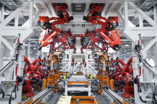W+K Portland Gives Us a 360-degree Peek at the New Chrysler Factory ...