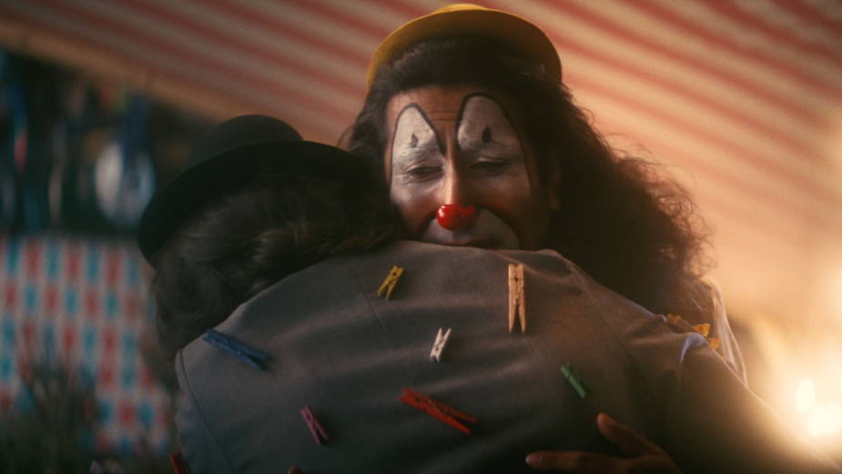 Family of Clowns Give the Best Gift of All in Heartwarming Real Plaza ...