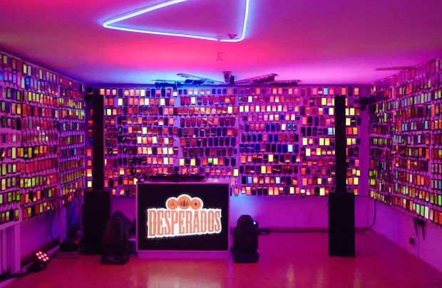 Desperados Uses 2,000 Phones to Create an Epic House Party Light Show ...