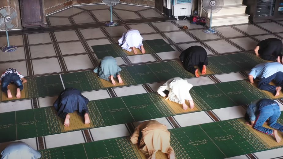 Dettol's Social Distancing Prayer Mat Keeps Mosques Safe from the ...