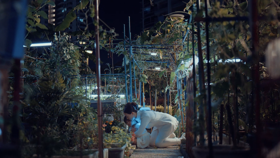 Robot Discovers the Power of Human Touch in Heartwarming Campaign from ...
