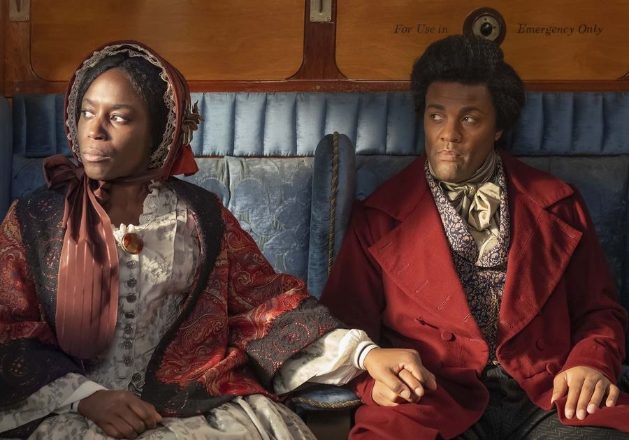 Extraordinary 10 Screen Film Installation About Trailblazing ...