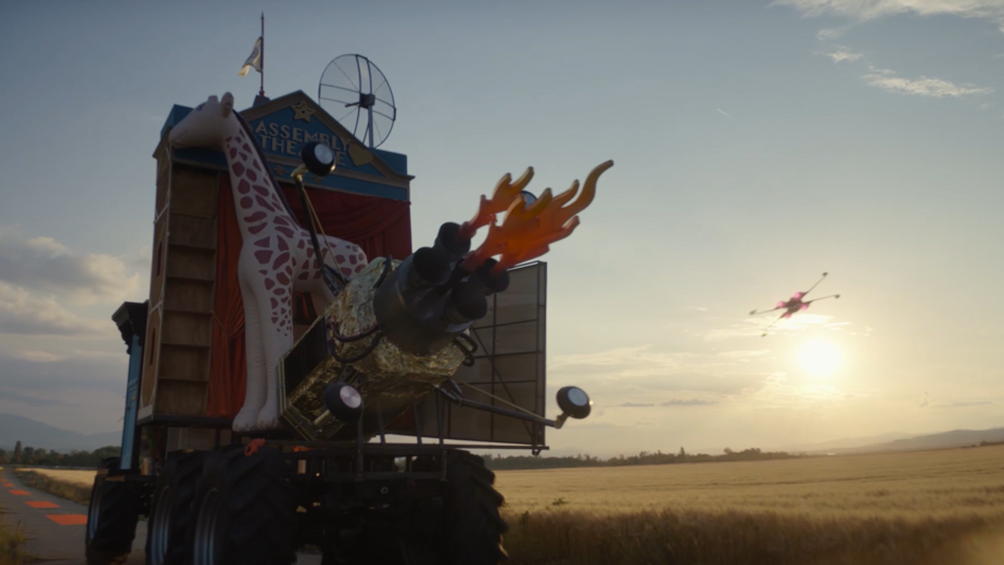 Katy Perry, Iron Man and an X-Wing Build a Beautiful Holiday with LEGO ...